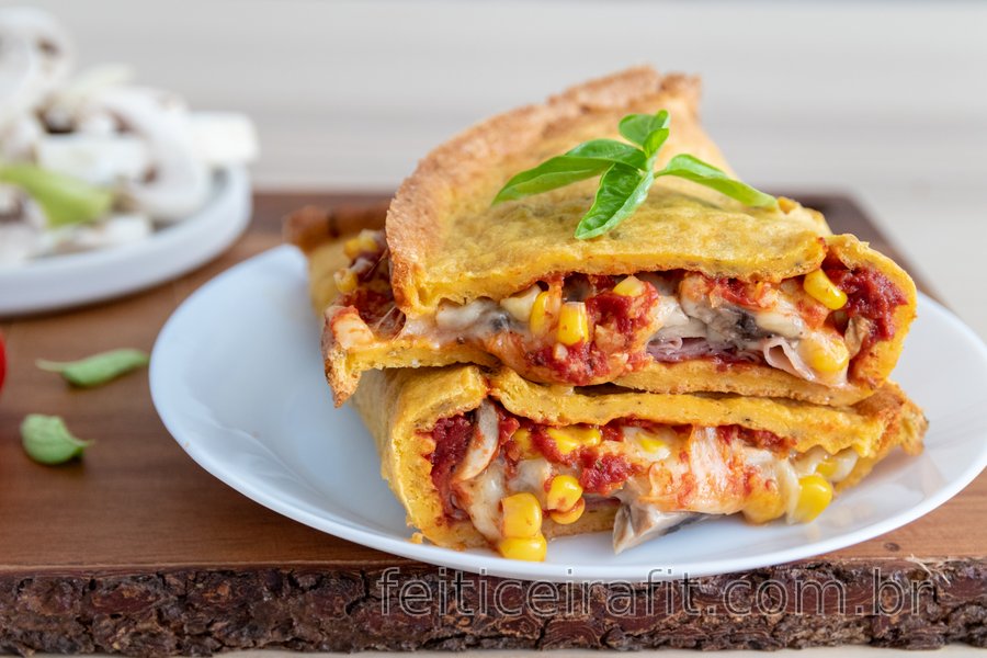 Calzone de pizza feito com ovos | feiticeirafit.com.br